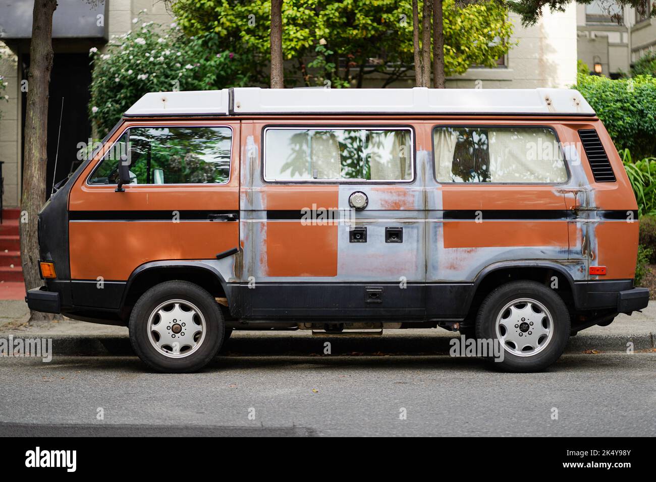 Orange van model hi-res stock photography and images - Alamy
