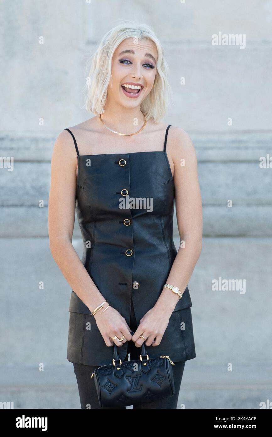 Emma chamberlain fashion week 2023 hi-res stock photography and images ...