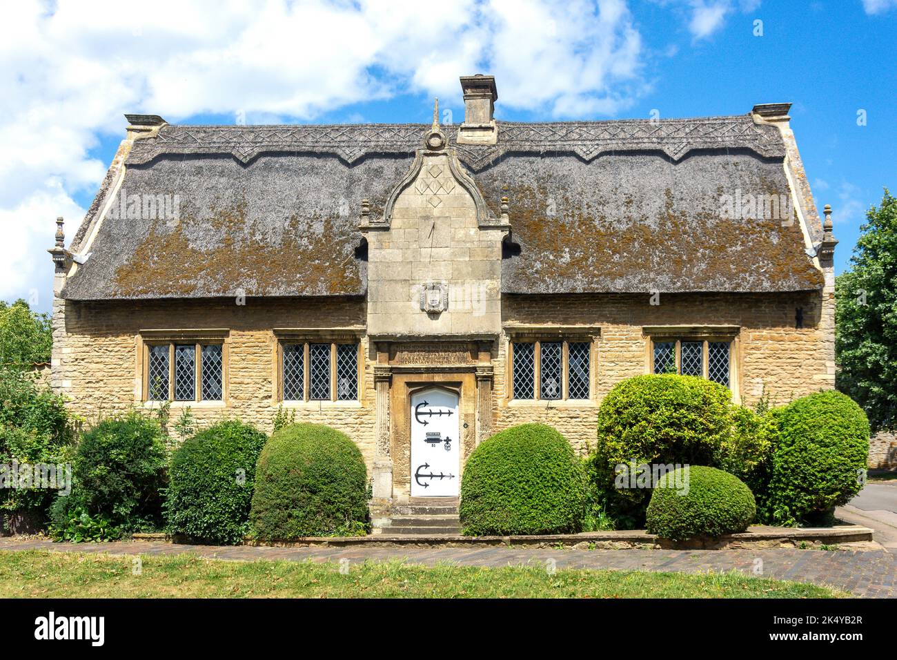 Thatched architecture hi-res stock photography and images - Alamy