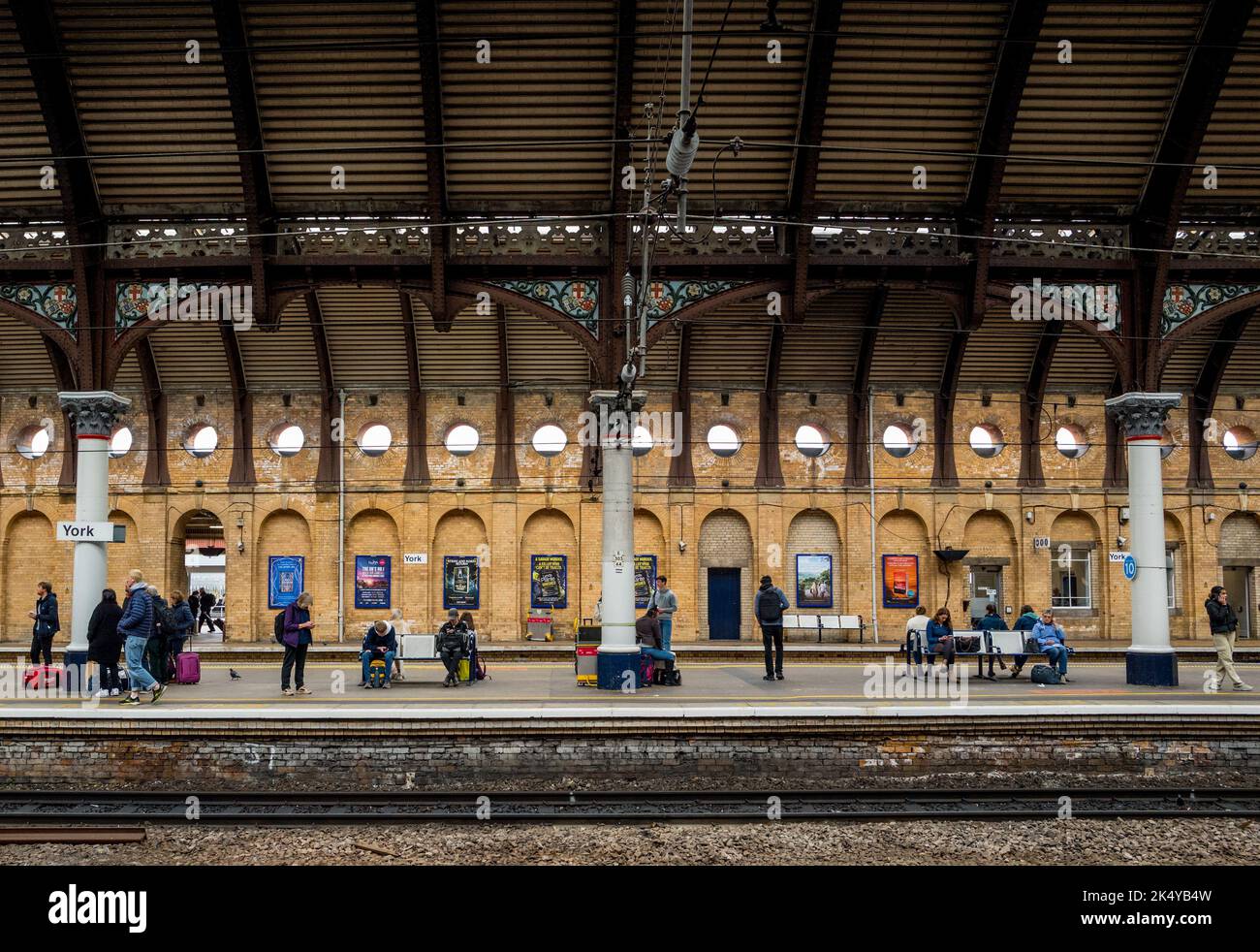 Passengers waiting on York railway station platform Stock Photo - Alamy