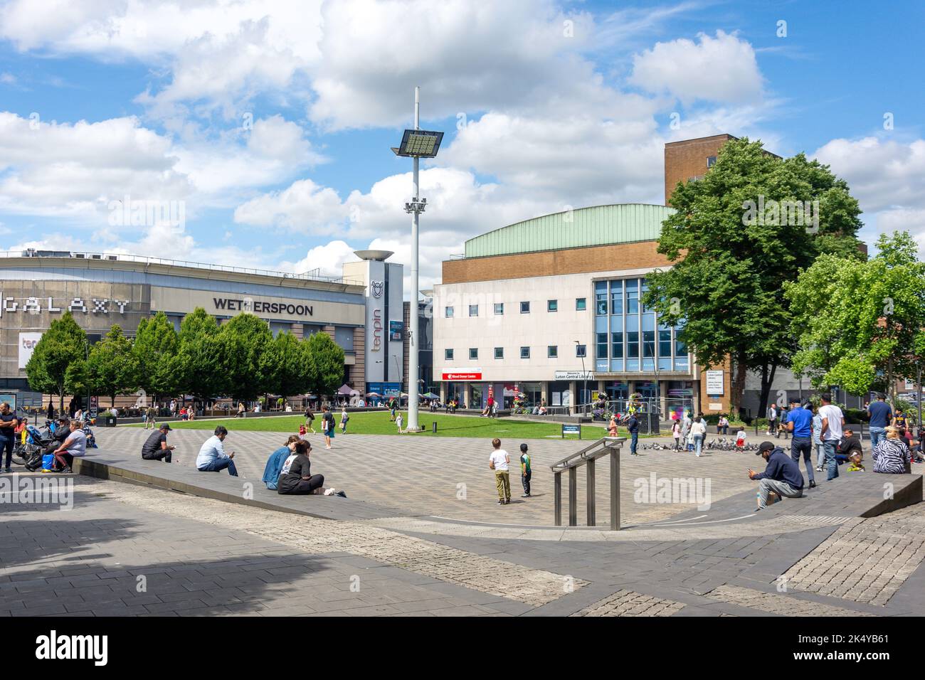 St George's Square, Luton, Bedfordshire, England, United Kingdom Stock ...