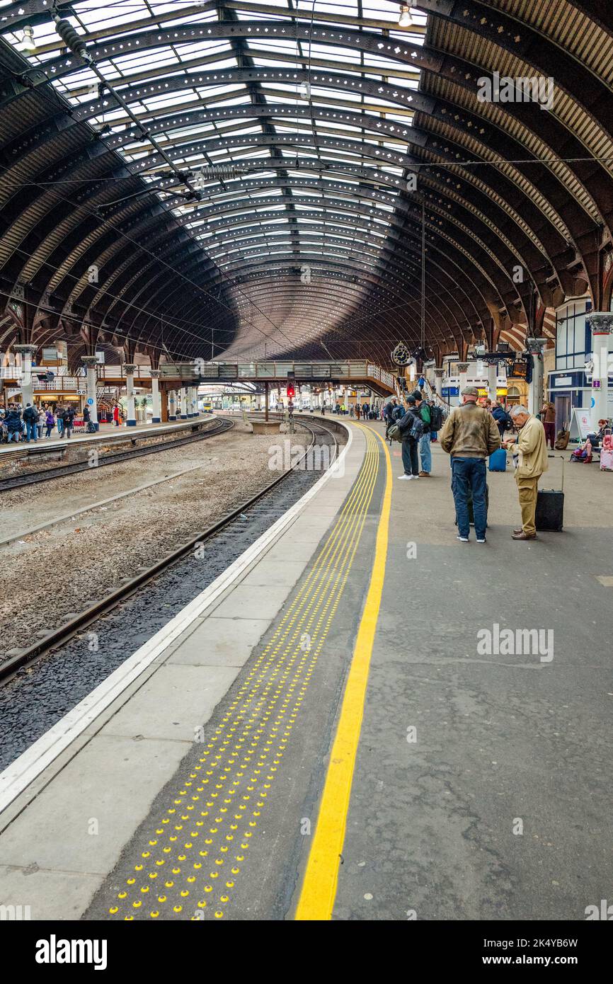 Passengers waiting on York railway station platform Stock Photo - Alamy