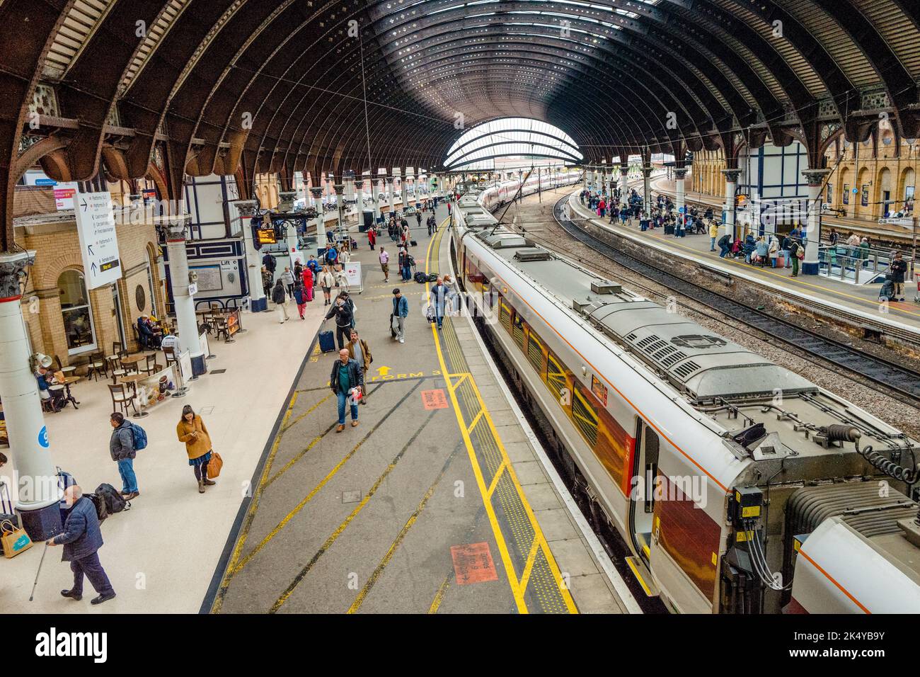 Passengers waiting for an lner train hi-res stock photography and ...