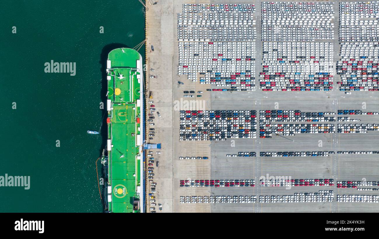 Many new cars running cargo ship, Ro-Ro Ship for import export shipping ...