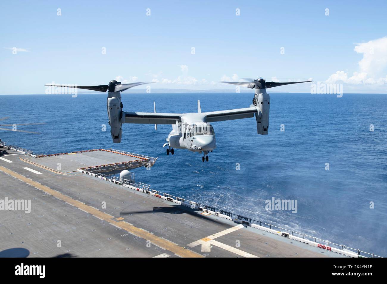 221004-N-IL330-1210 PHILIPPINE SEA (Oct. 4, 2022) – An MV-22 Osprey ...