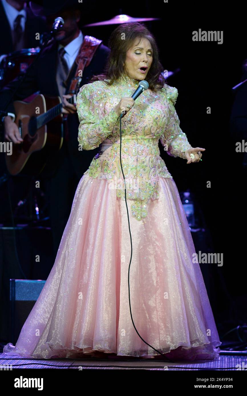 HOLLYWOOD FL - SEPTEMBER 15: Loretta Lynn performs at Hard Rock Live ...
