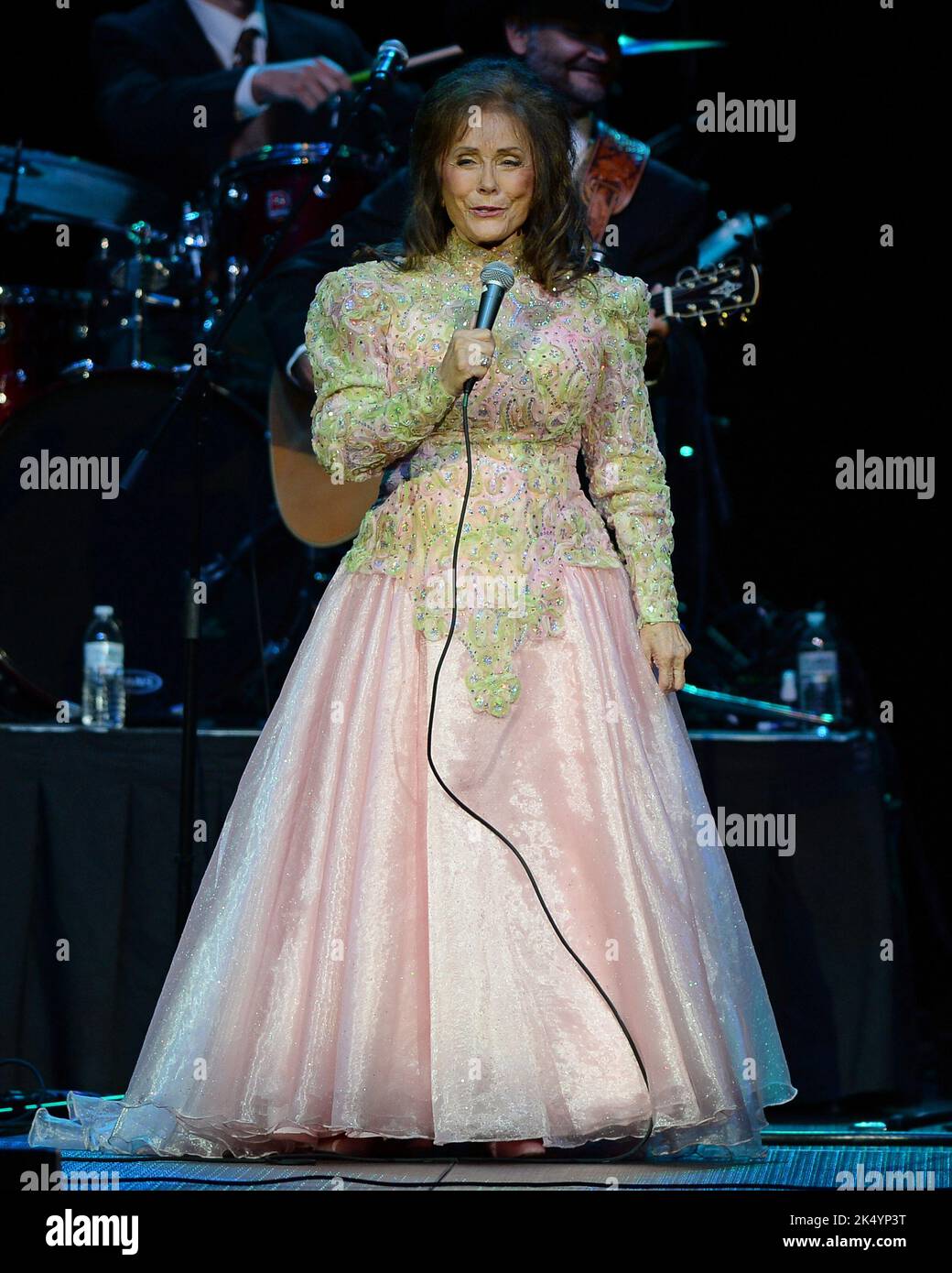HOLLYWOOD FL - SEPTEMBER 15: Loretta Lynn performs at Hard Rock Live ...