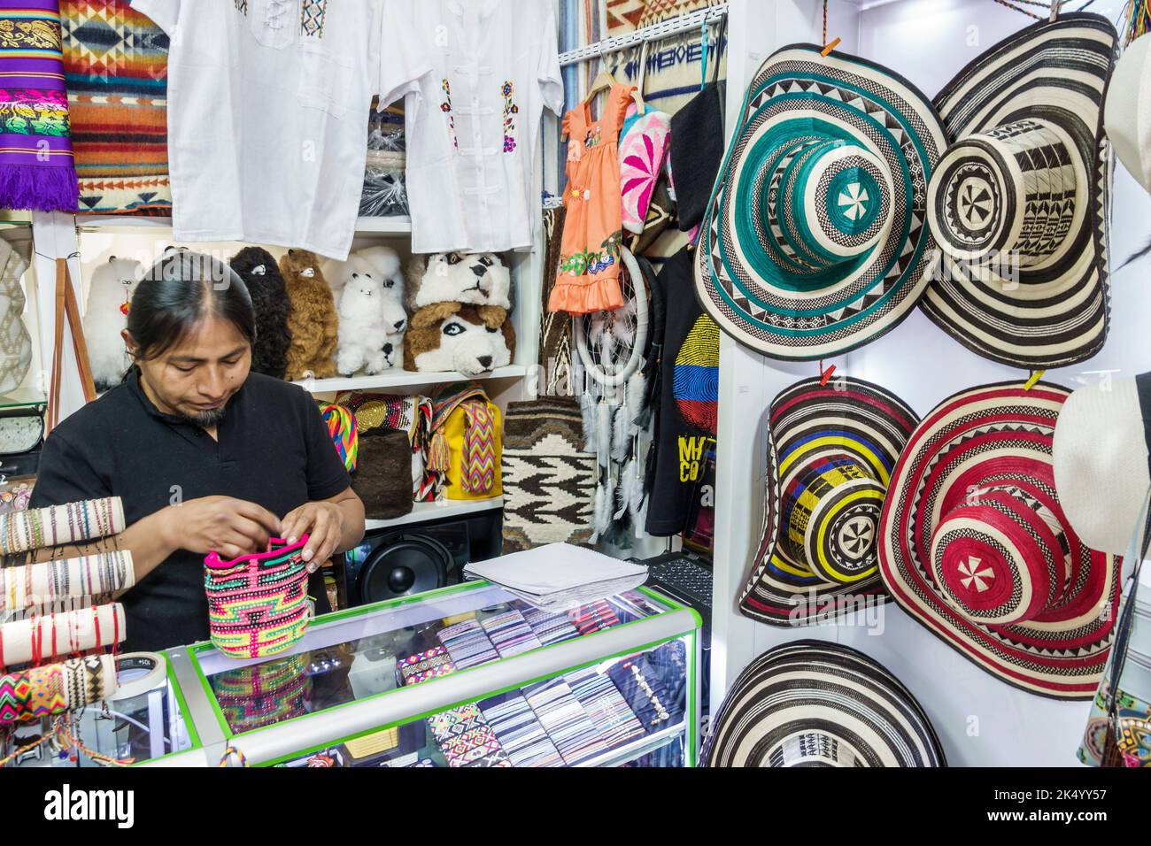 Bogota mercado de las pulgas de usaquén hi-res stock photography and ...