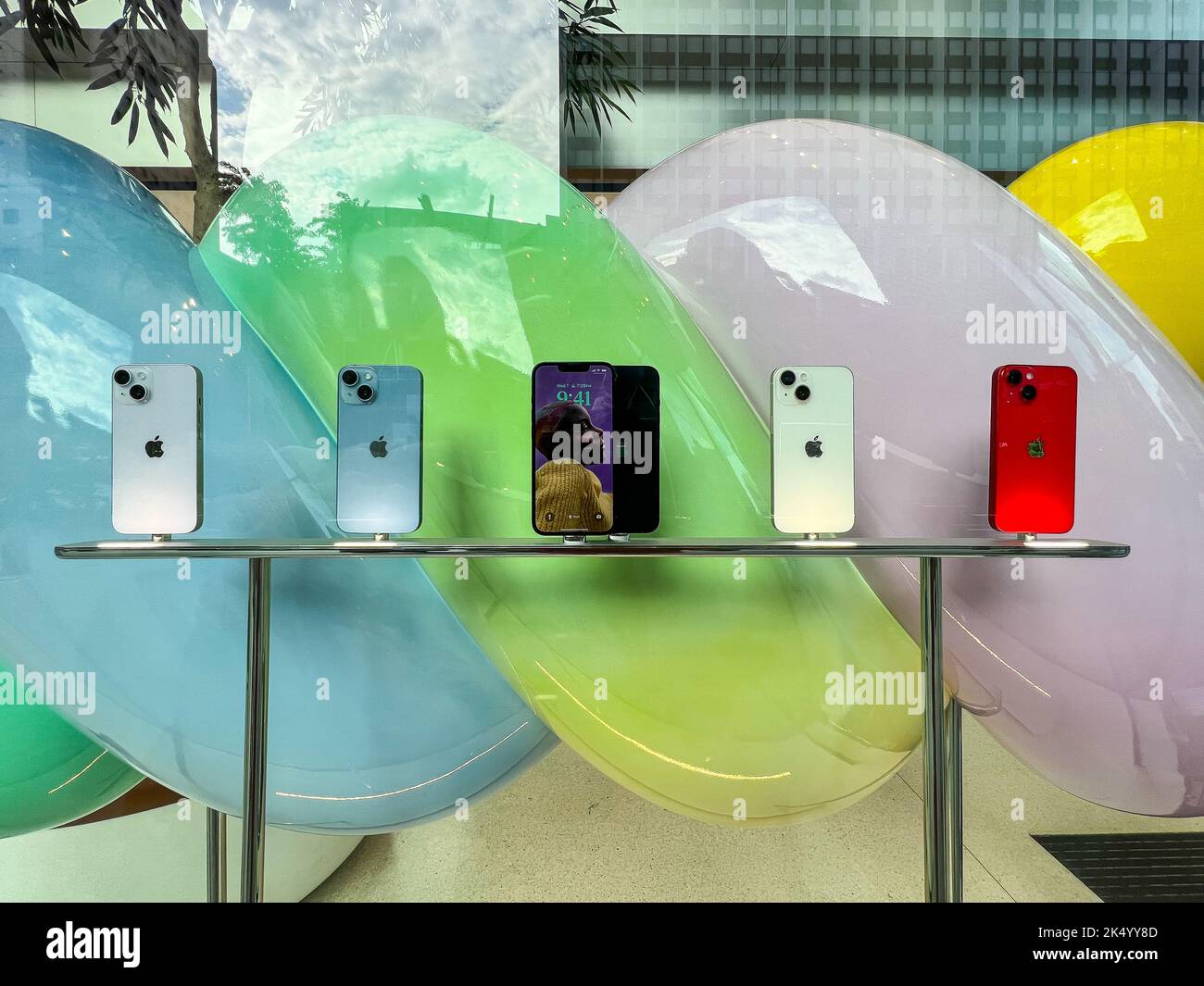 Iphone 14 pro max hi-res stock photography and images - Alamy