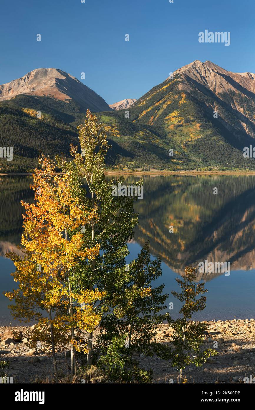 Twin Lakes Autumn Morning and Alpine Mountain Vistas Stock Photo - Alamy