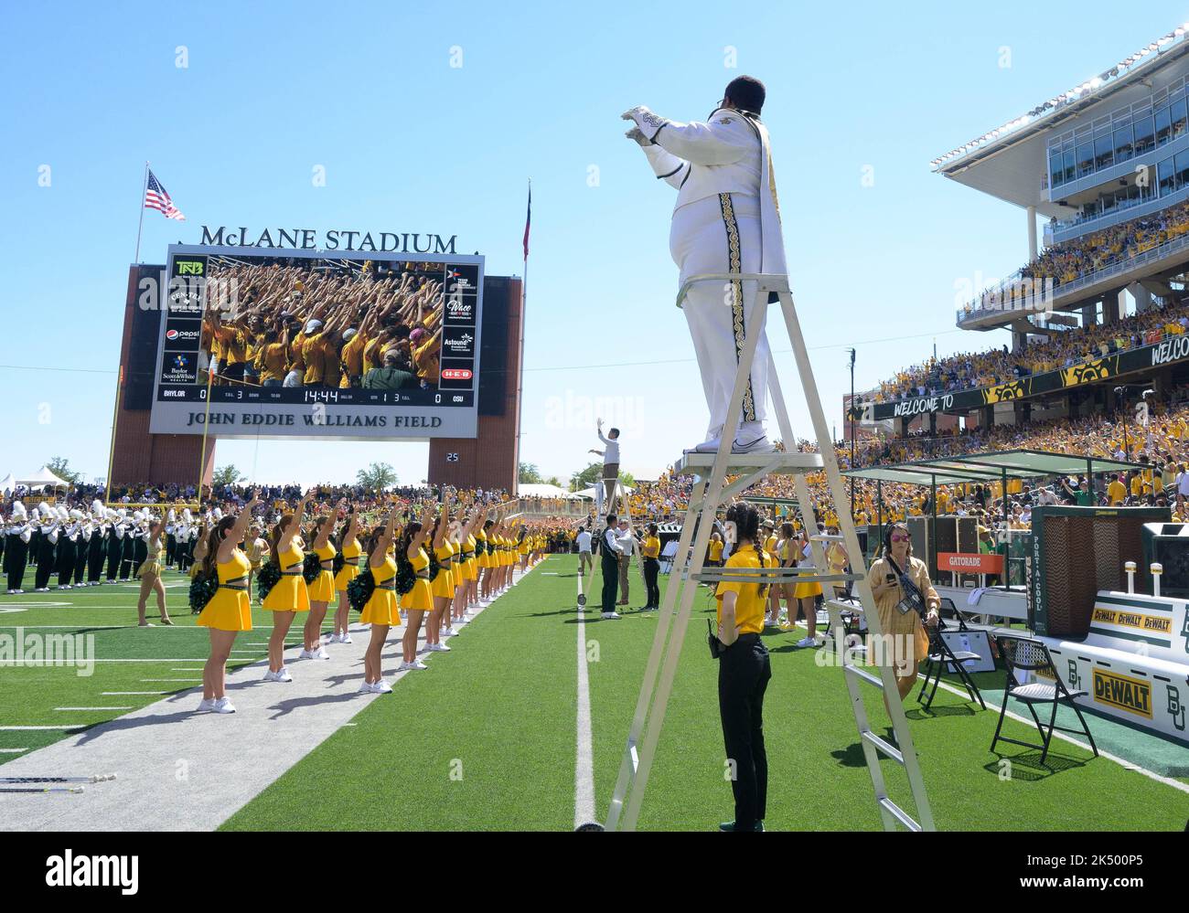 Waco, Texas, USA. 1st Oct, 2022. Baylor Bears band and cheerleaders ...