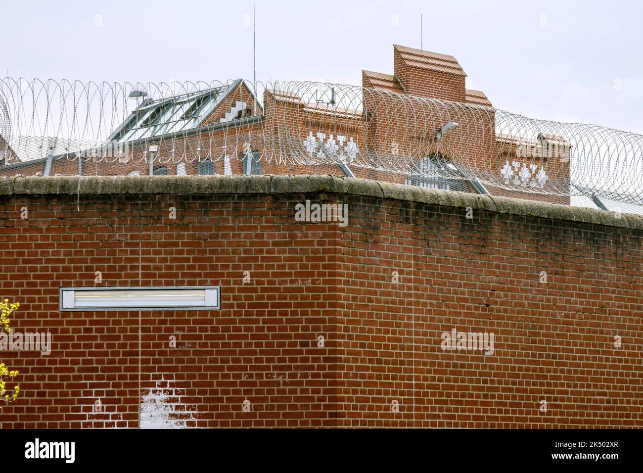 Prison walls of the Neumünster correctional facility Stock Photo - Alamy