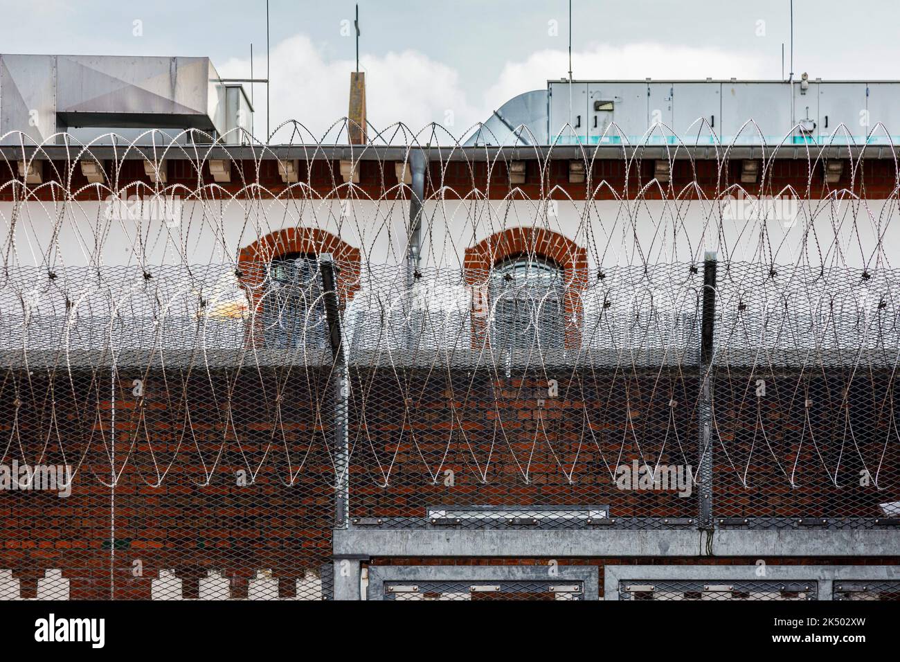 Prison walls of the Neumünster correctional facility Stock Photo - Alamy