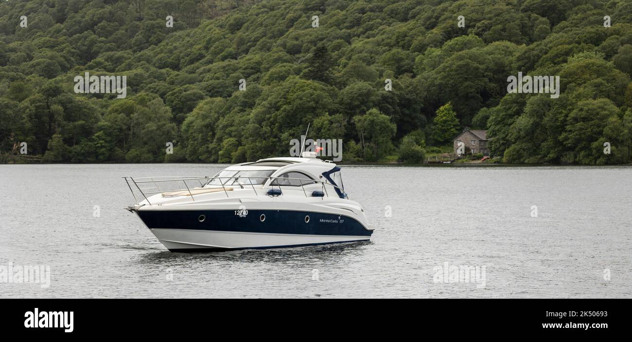 Maidstone, Kent, United Kingdom, 20, august 2022 Big white and blue ...