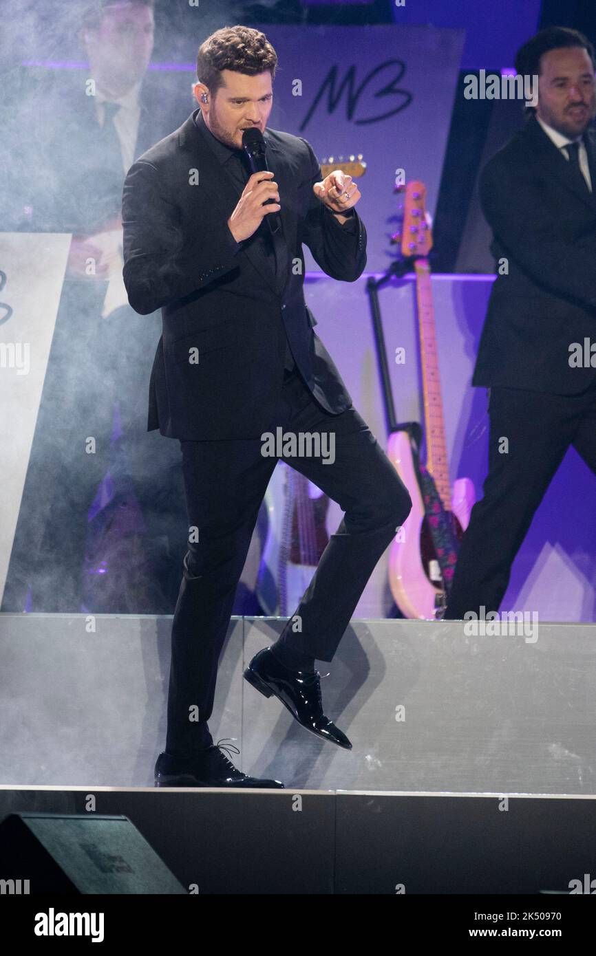 Michael Bublé performs on stage during his "Higher" tour at The ...