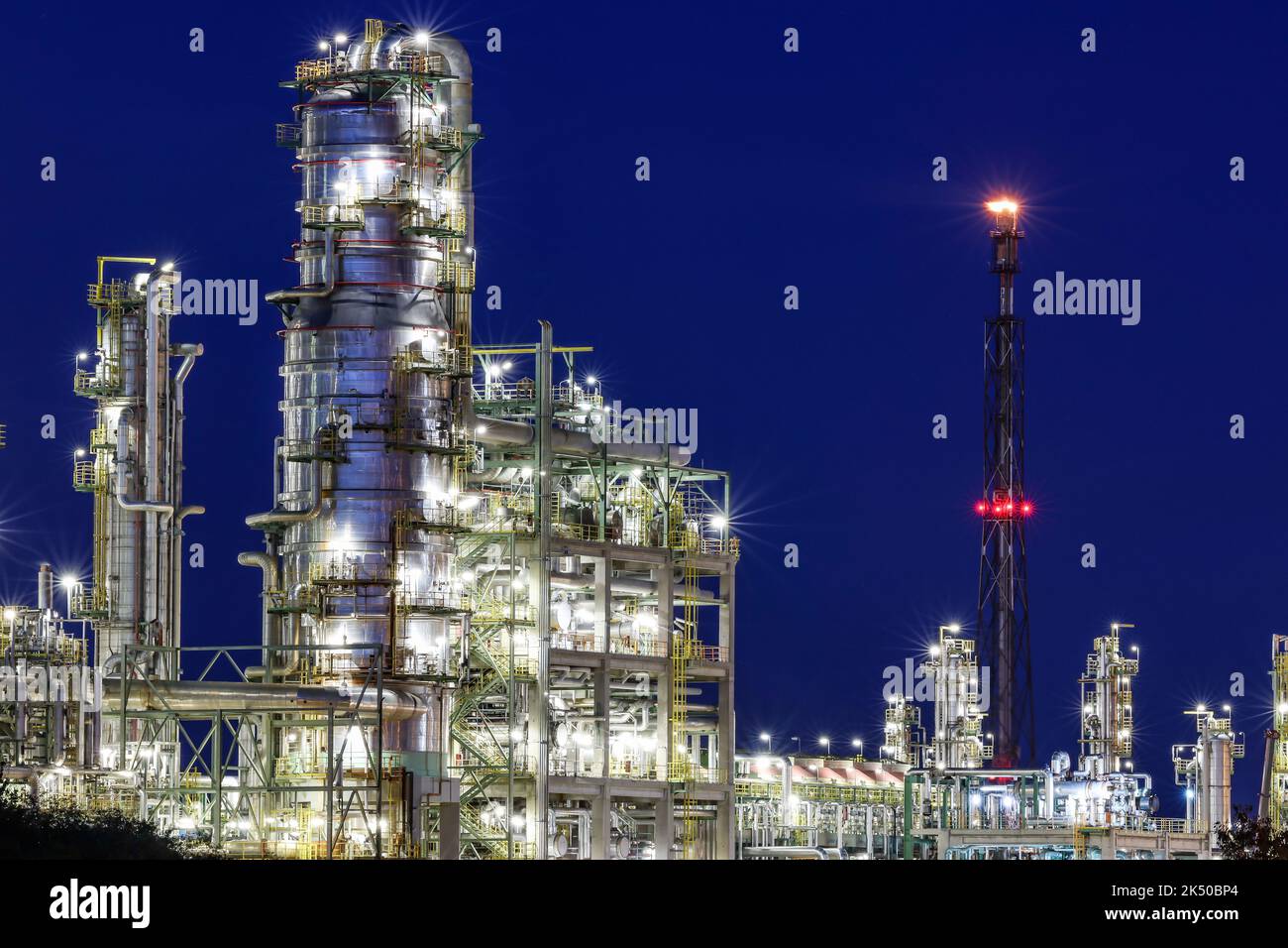 Crude bitumen hi-res stock photography and images - Alamy