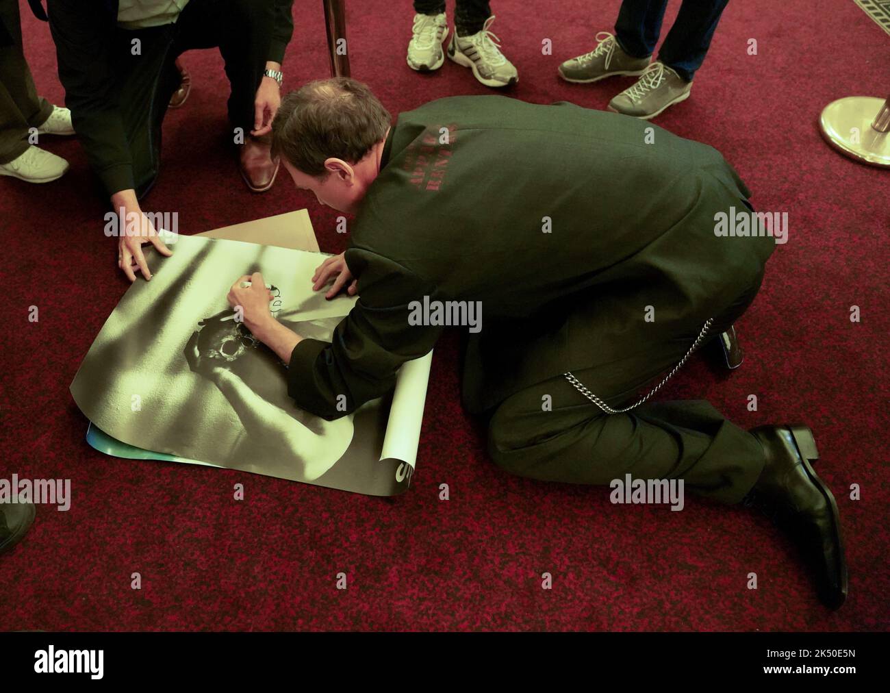 Hamburg, Germany. 04th Oct, 2022. Actor Lars Eidinger signs autographs ...