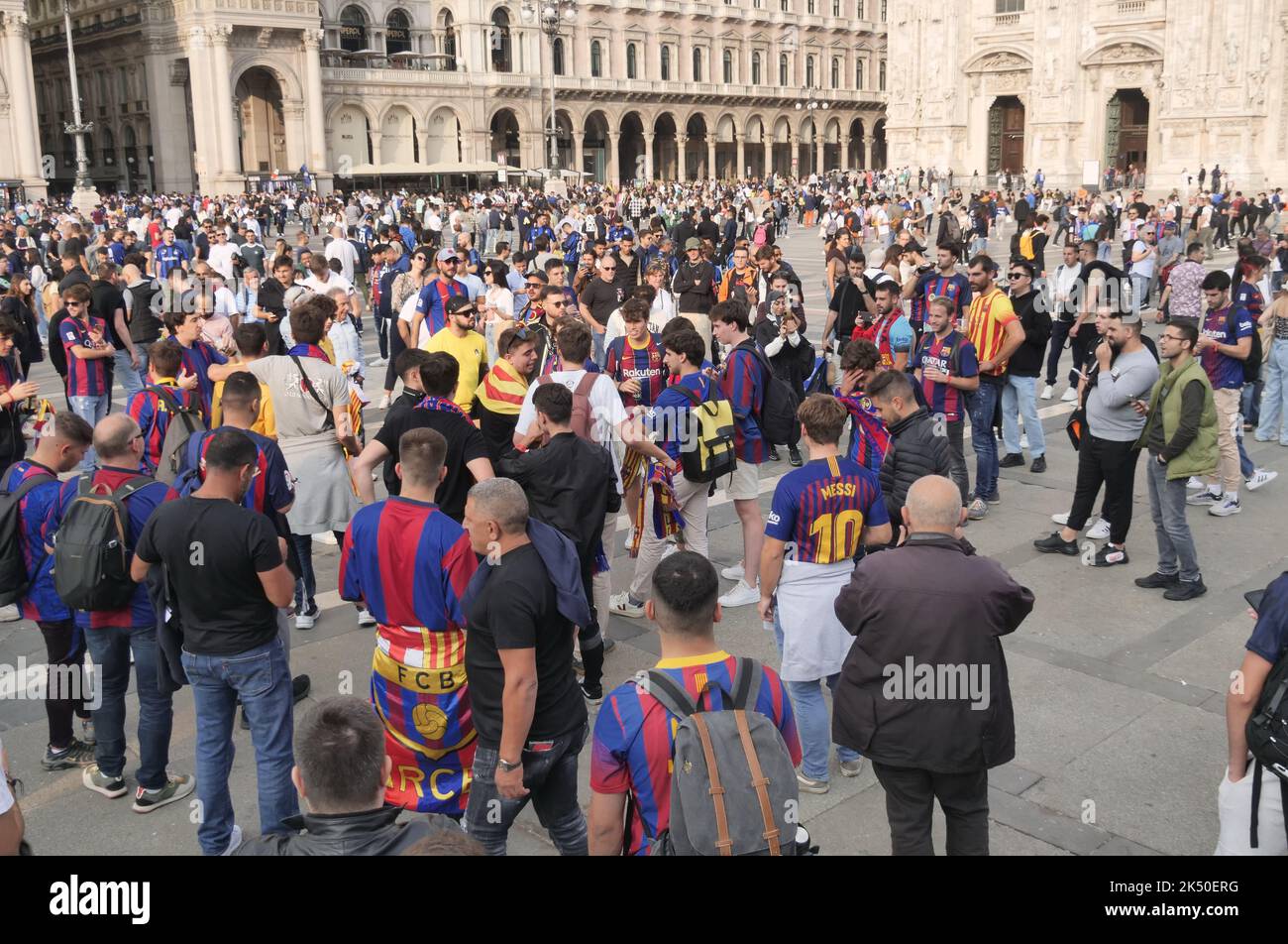 Barcelona football fans in Piazza Duomo Milan before the Champions Cup ...
