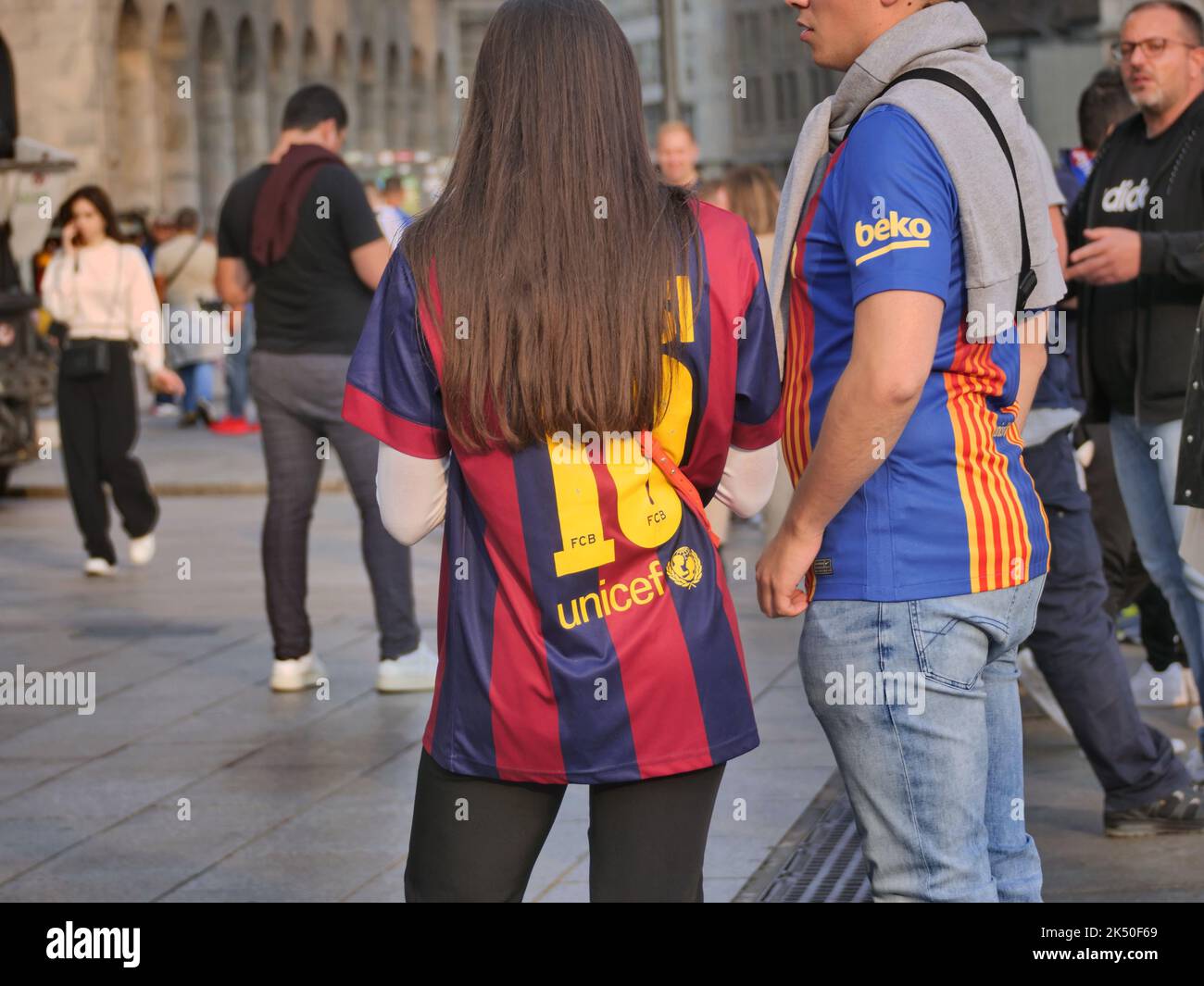 Barcelona football fans in Piazza Duomo Milan before the Champions Cup ...