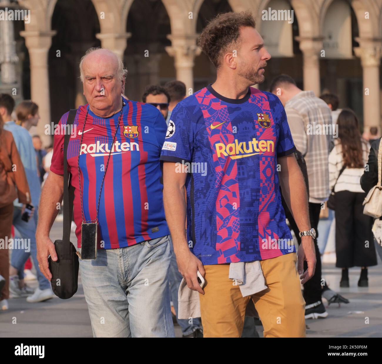 Barcelona football fans in Piazza Duomo Milan before the Champions Cup ...