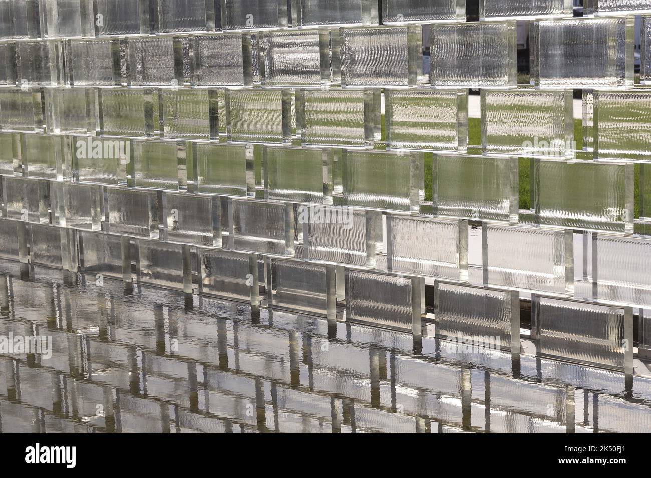Transparent glass brick hi-res stock photography and images - Alamy