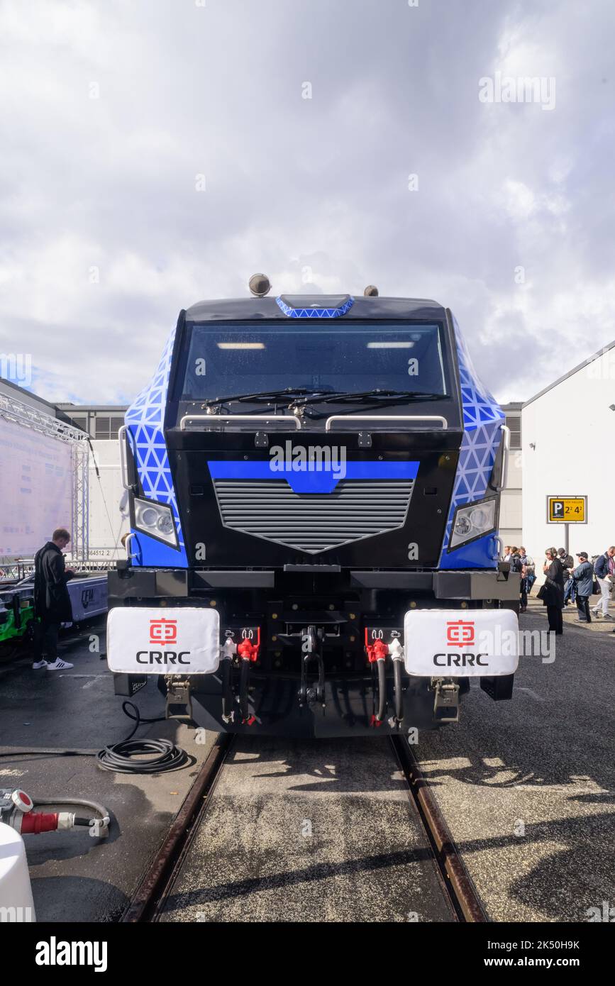 Berlin, Innotrans 2022, Chinesische CRRC Hybridlok für Ungarn // Berlin, Innotrans 2022, Chinese ...