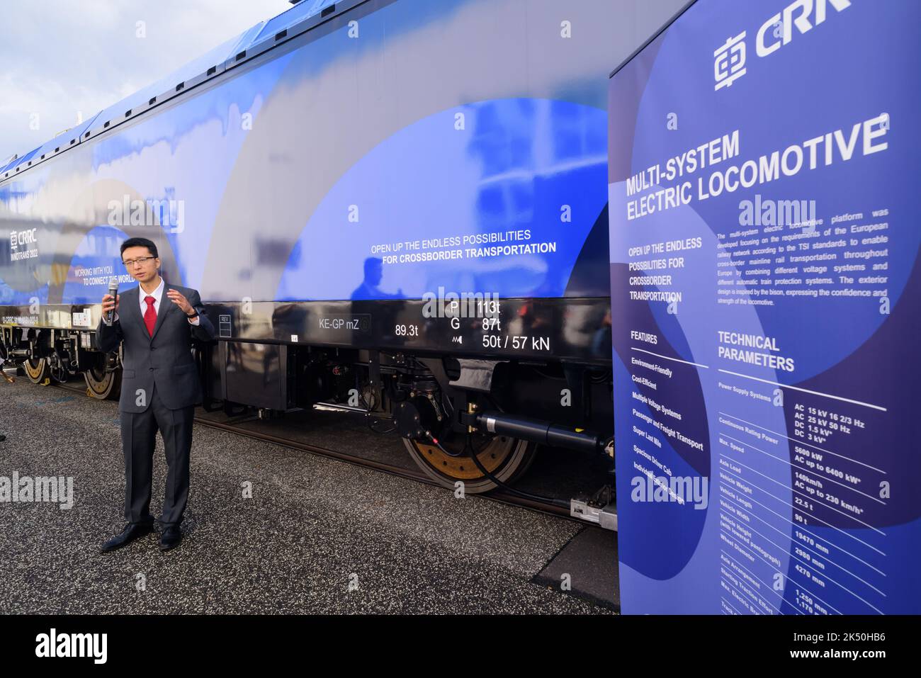 Berlin, Innotrans 2022, Chinesische CRRC Hybridlok für Ungarn // Berlin ...