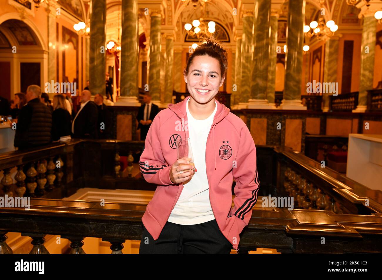 Lena Oberdorf beim Empfang der DFB-Frauennationalmannschaft durch ...