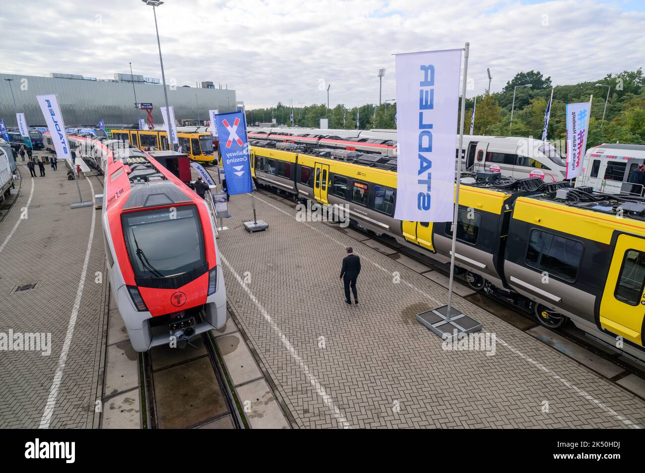 Berlin, Innotrans 2022, Stadler Flirt Trimode für Wales // Berlin ...