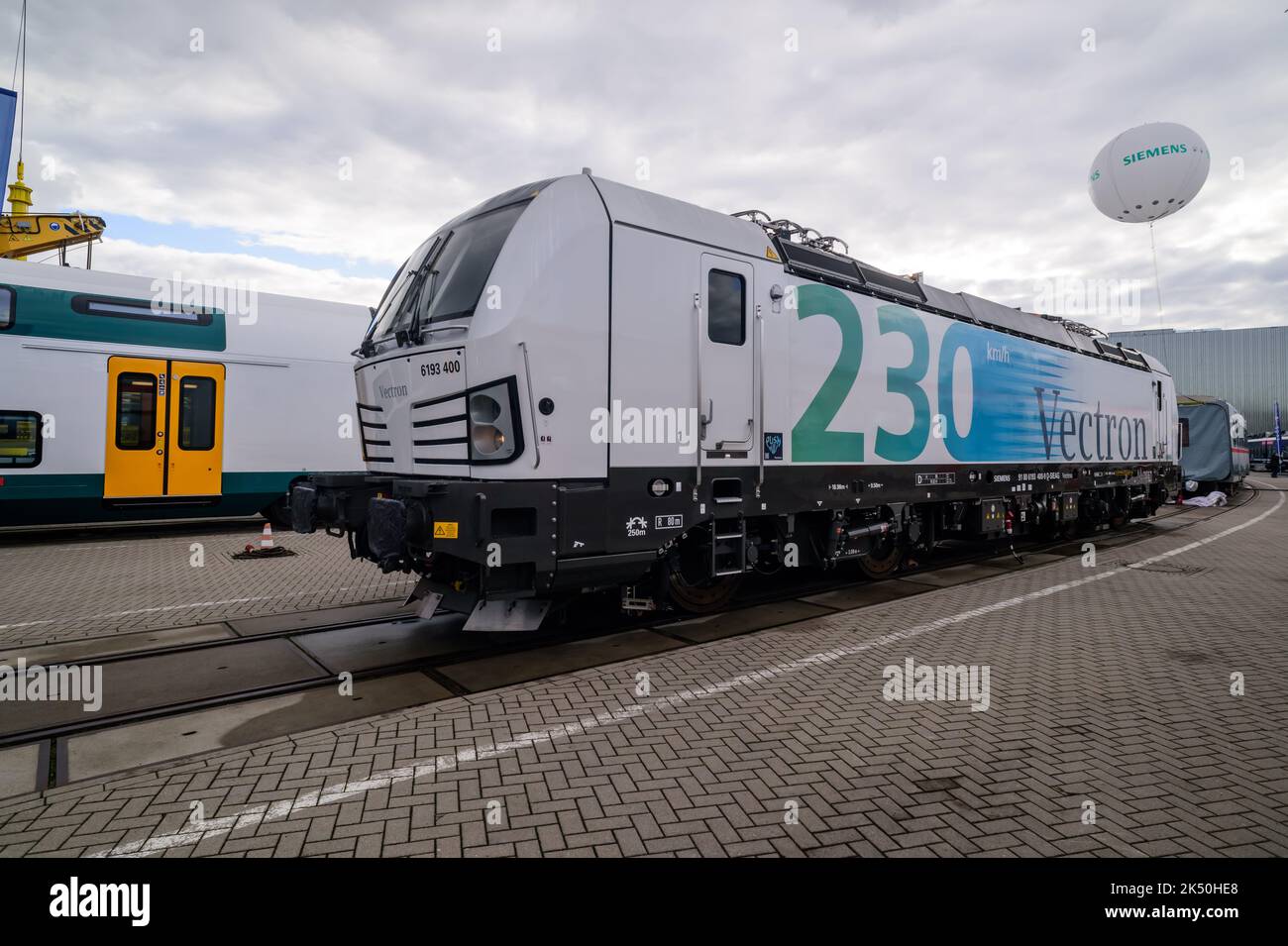 Berlin, Innotrans 2022, Siemens Zweikraftlok Vectron Dual Mode BR 249 ...