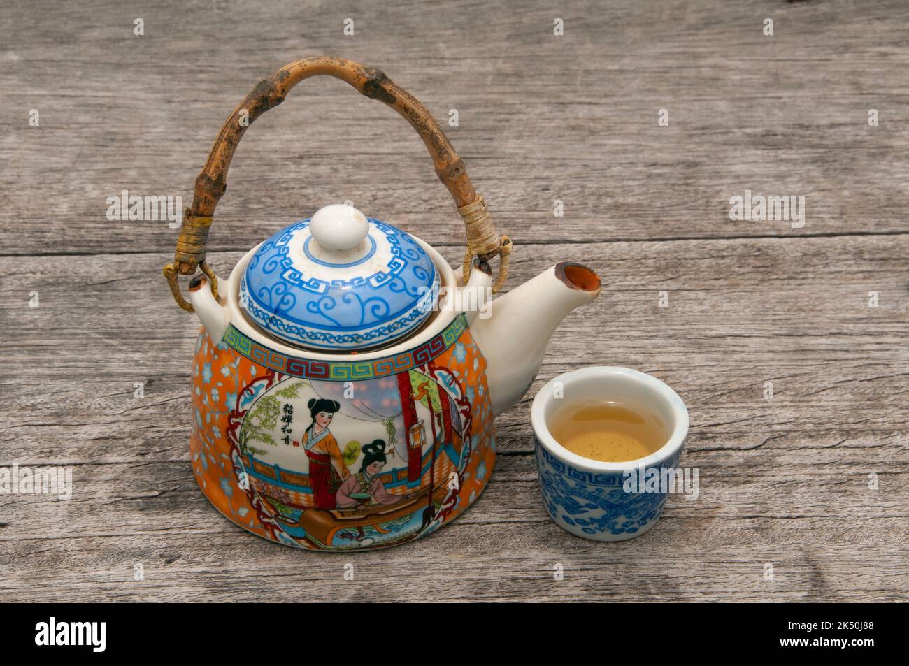 Camellia sinensis (tea) plant hi-res stock photography and images - Alamy