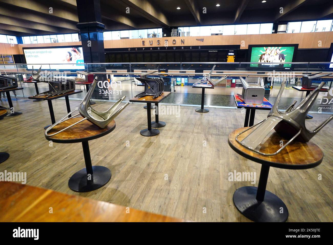Empty euston hi-res stock photography and images - Alamy