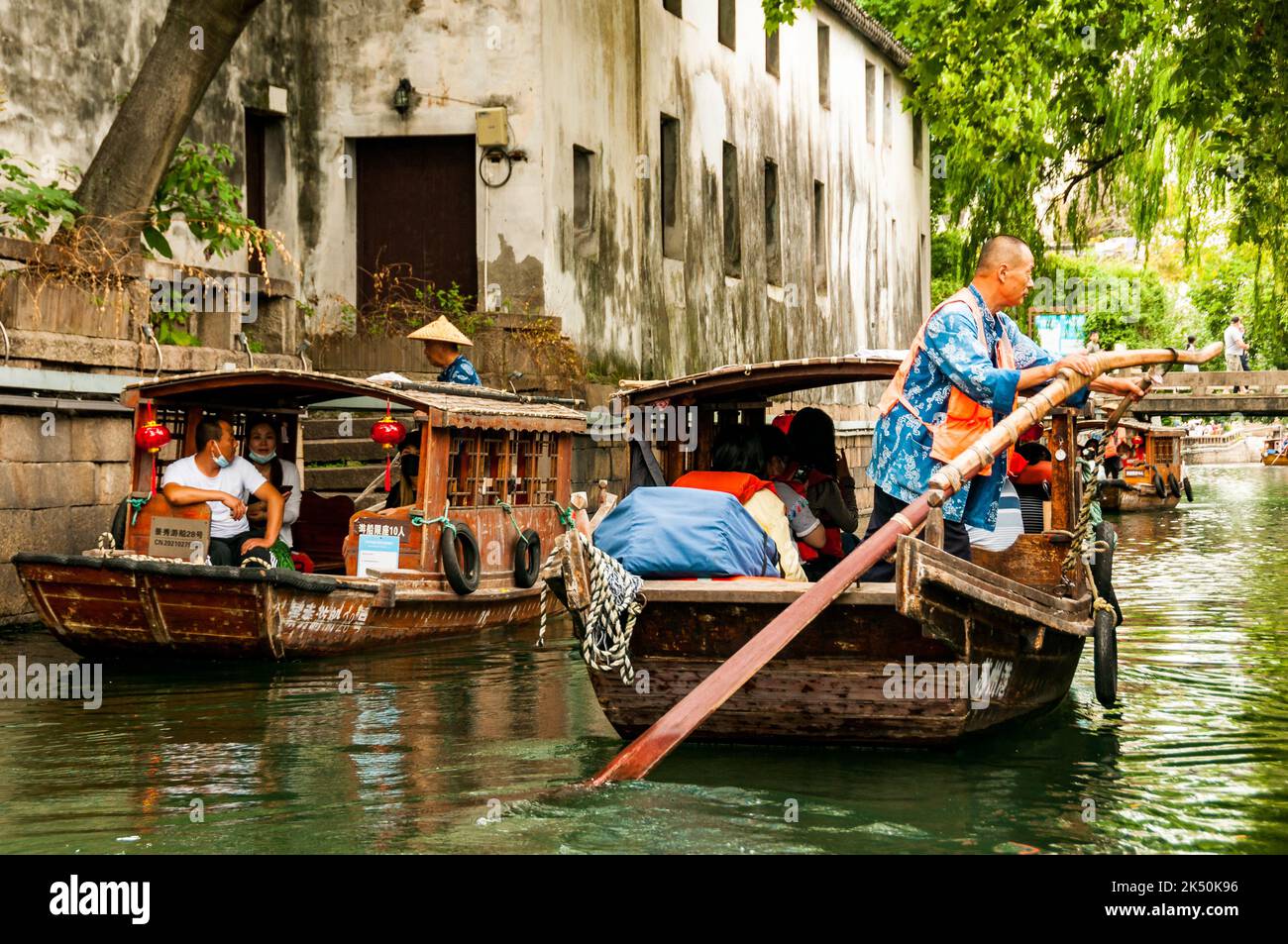 Chinese boatman hi-res stock photography and images - Alamy