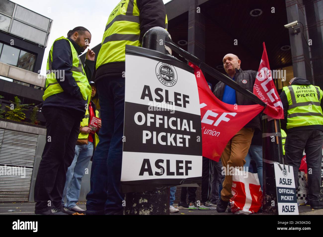 London, England, UK. 5th Oct, 2022. Official picket outside Euston ...