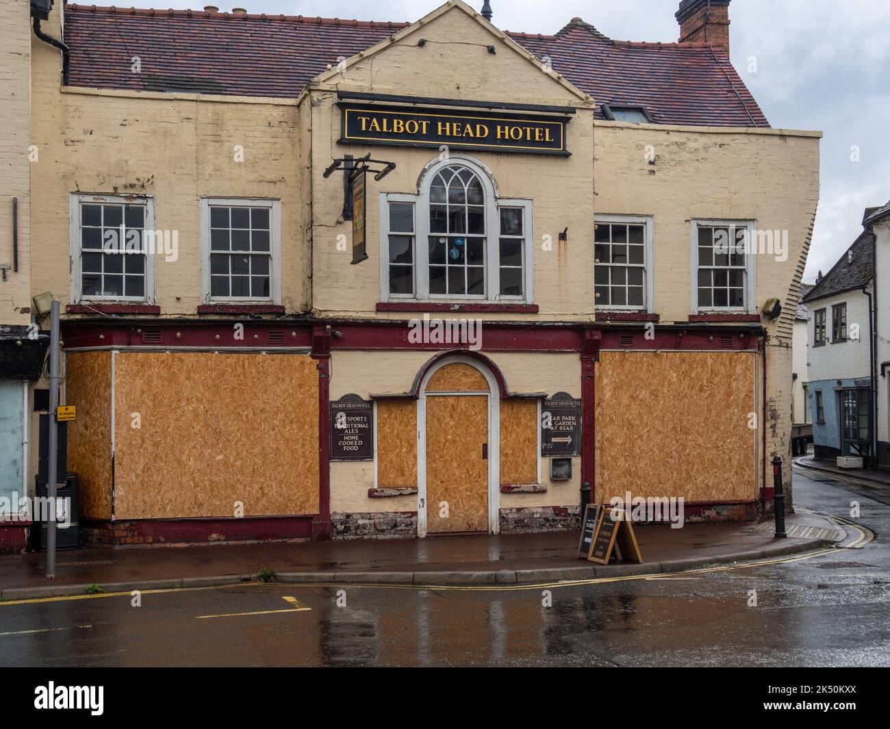 The closed and boarded up Talbot Head Hotel, High Street, Upton Upon ...
