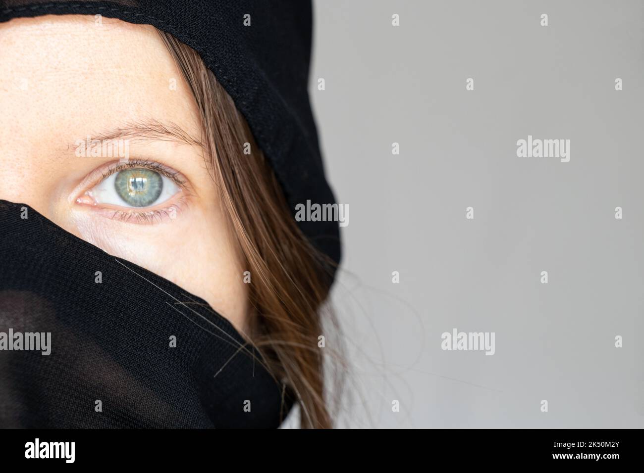 Muslim woman covered face hi-res stock photography and images - Alamy