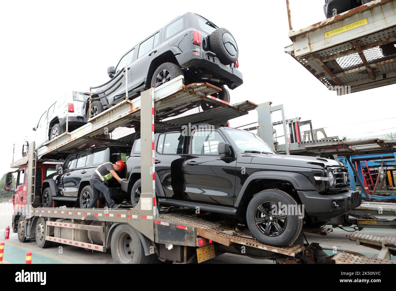CHONGQING, CHINA - OCTOBER 5, 2022 - Staff members reinforce a shipping ...