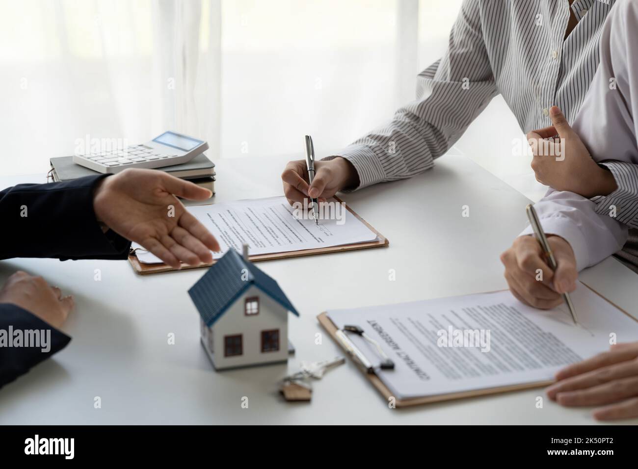 Woman man signing contract hi-res stock photography and images - Alamy