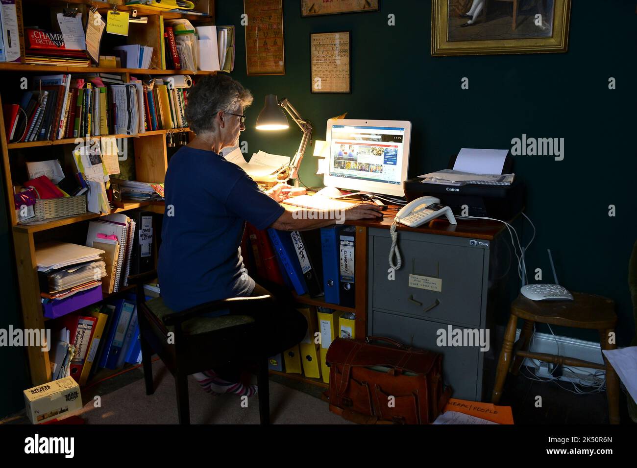 Lady working on computer hi-res stock photography and images - Alamy