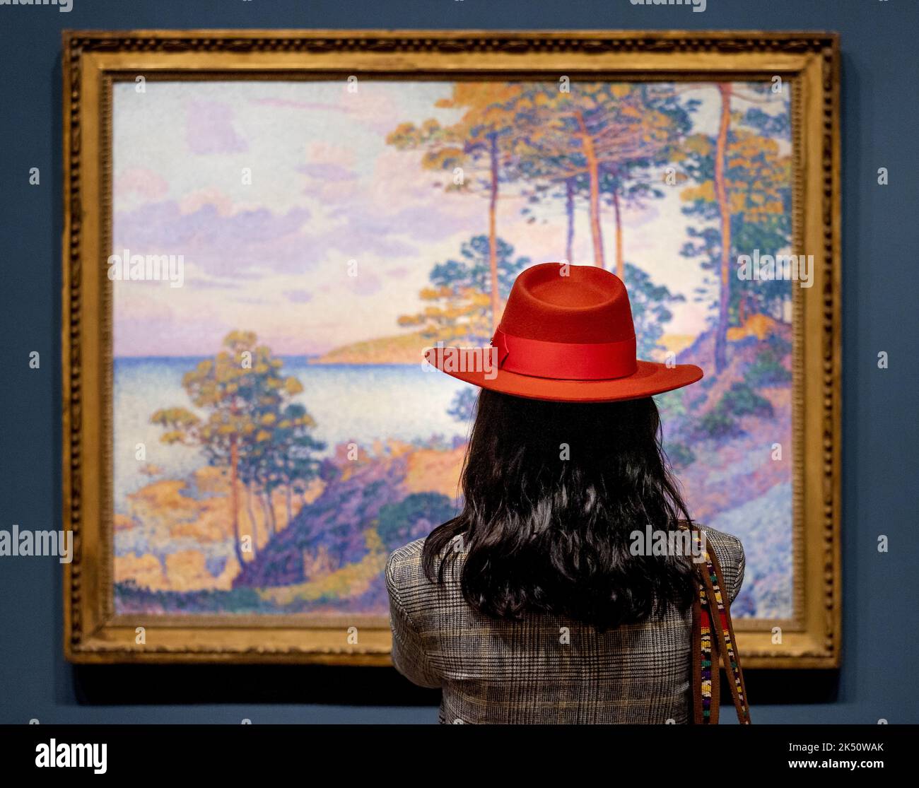 2022-10-05 11:13:55 AMSTERDAM - Visitors during the press preview of ...