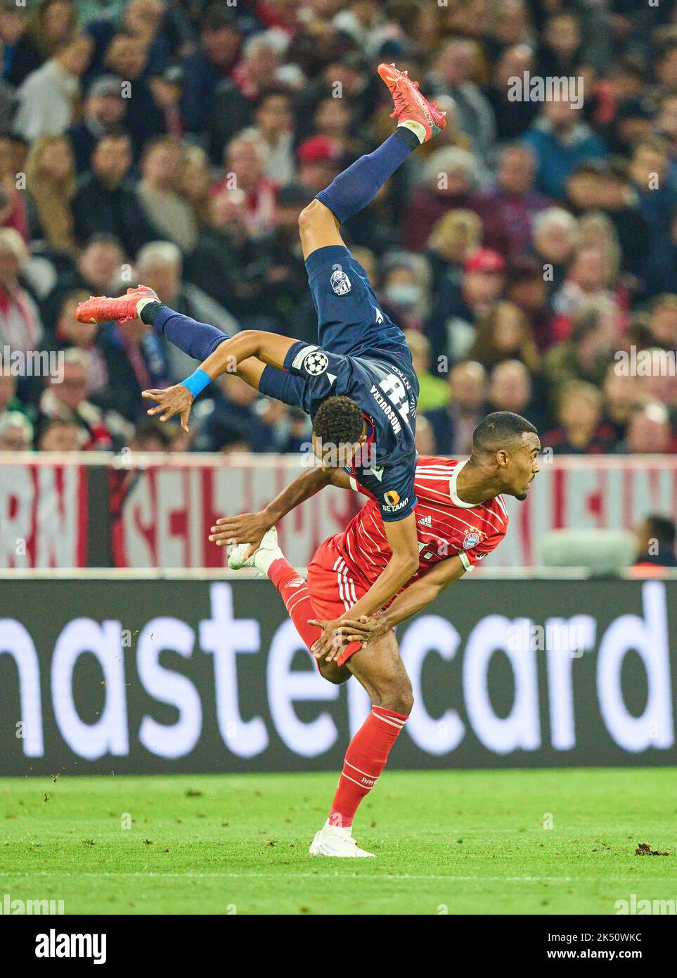 Munich, Germany. 04th Oct, 2022. Ryan Gravenberch, FCB 38 compete for ...