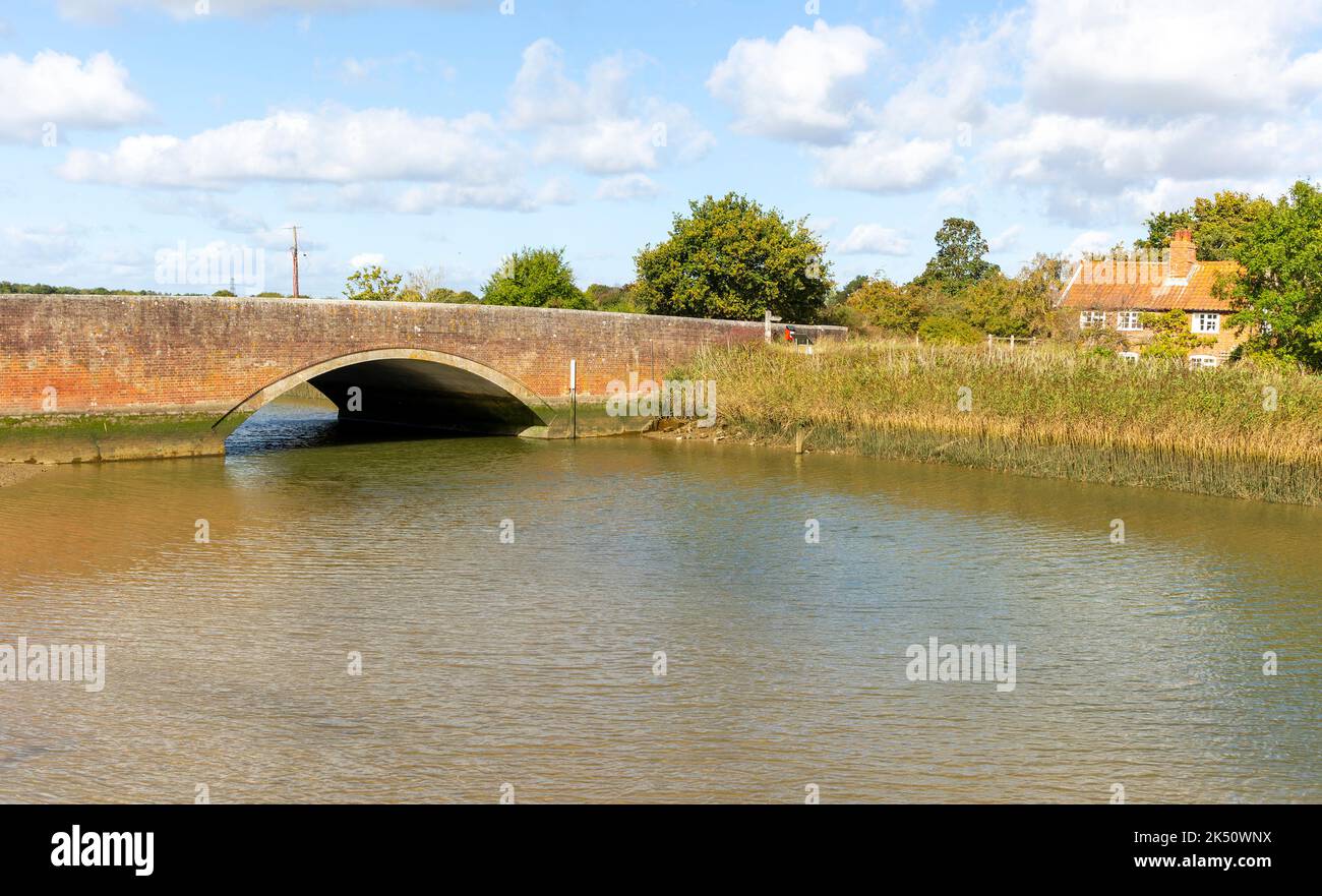 Road bridge crossing River Alde, Snape, Suffolk, England, UK Stock ...