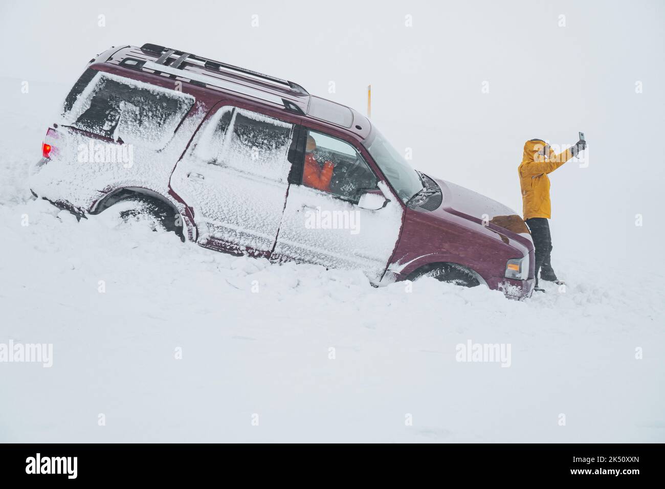 Woman suffered an accident in the snow with her car in the middle of a ...