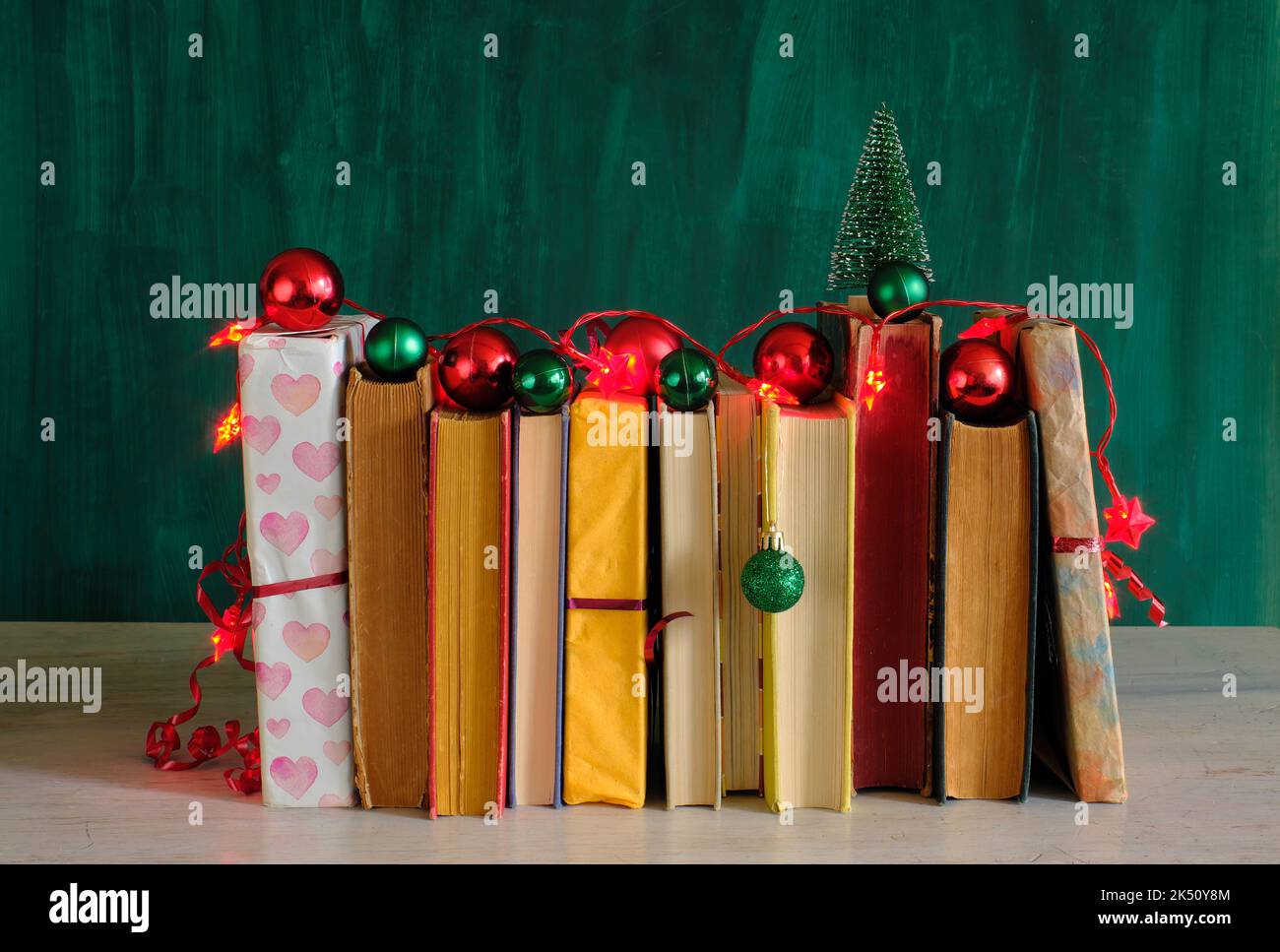 Christmas tree and books hi-res stock photography and images - Alamy