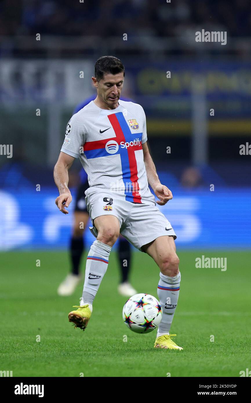 Robert lewandowski fc barcelona 2022 hi-res stock photography and ...
