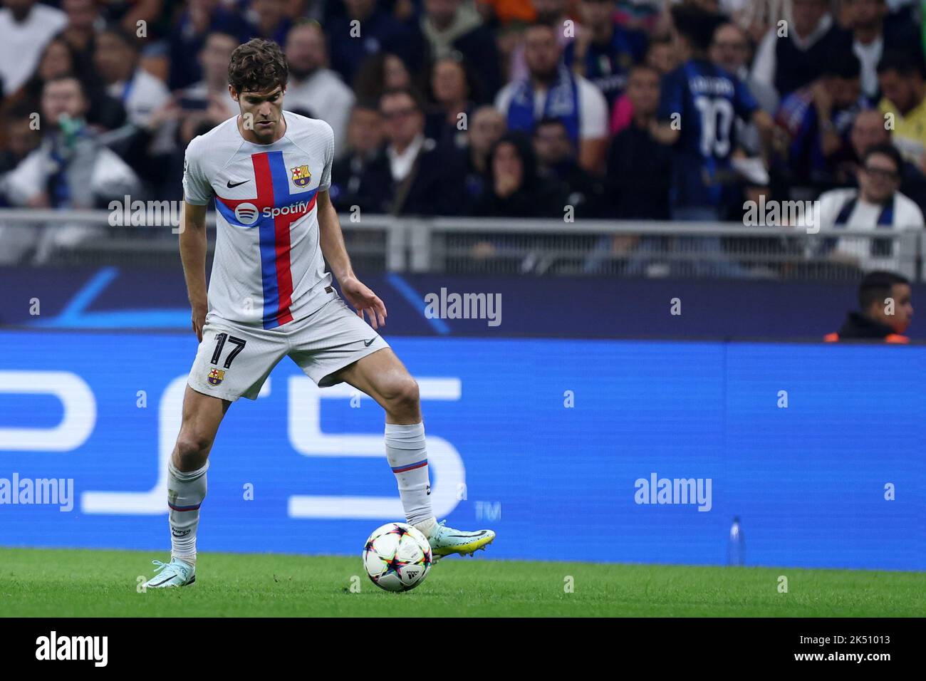 Milano, Italy. 04th Oct, 2022. Marcos Alonso of Fc Barcelona controls ...