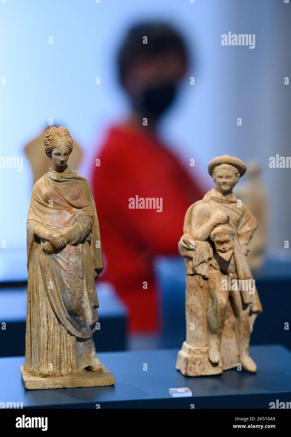 Berlin, Germany. 05th Oct, 2022. Clay figurines stand in the exhibition ...