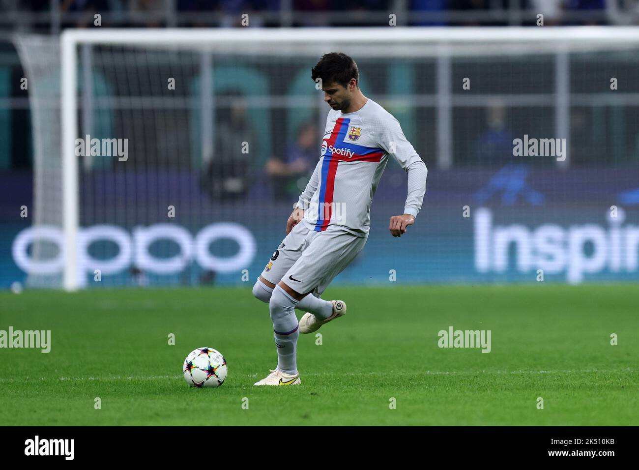 Gerard pique fc barcelona player hi-res stock photography and images ...