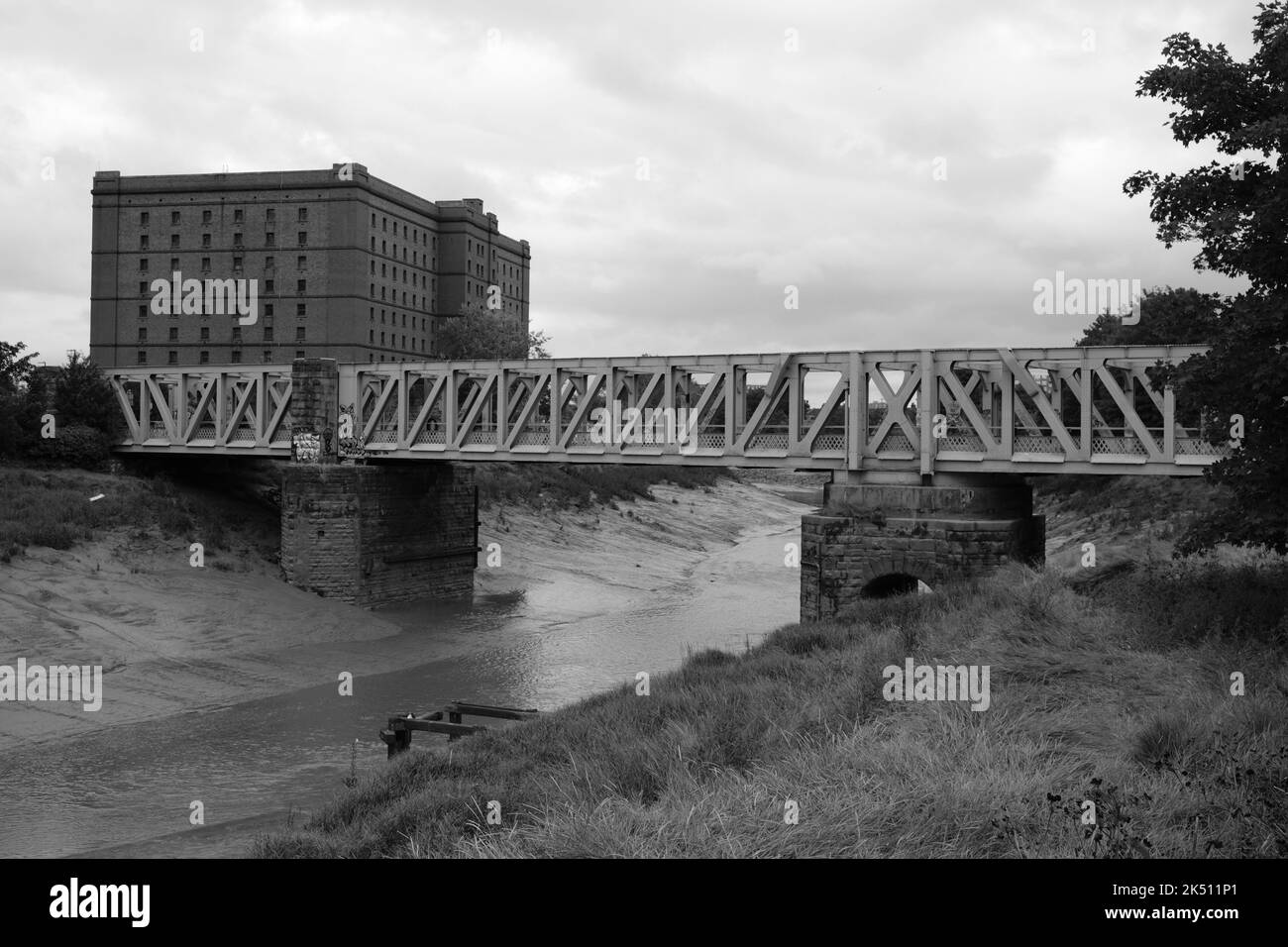 Ashton Avenue Bridge over River Avon in Bristol Stock Photo - Alamy