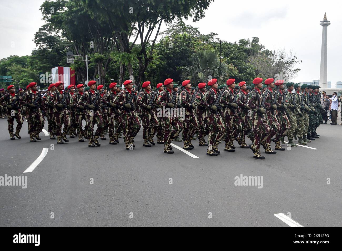Jakarta, Indonesia. 5th Oct, 2022. Soldiers of Indonesian Army take ...